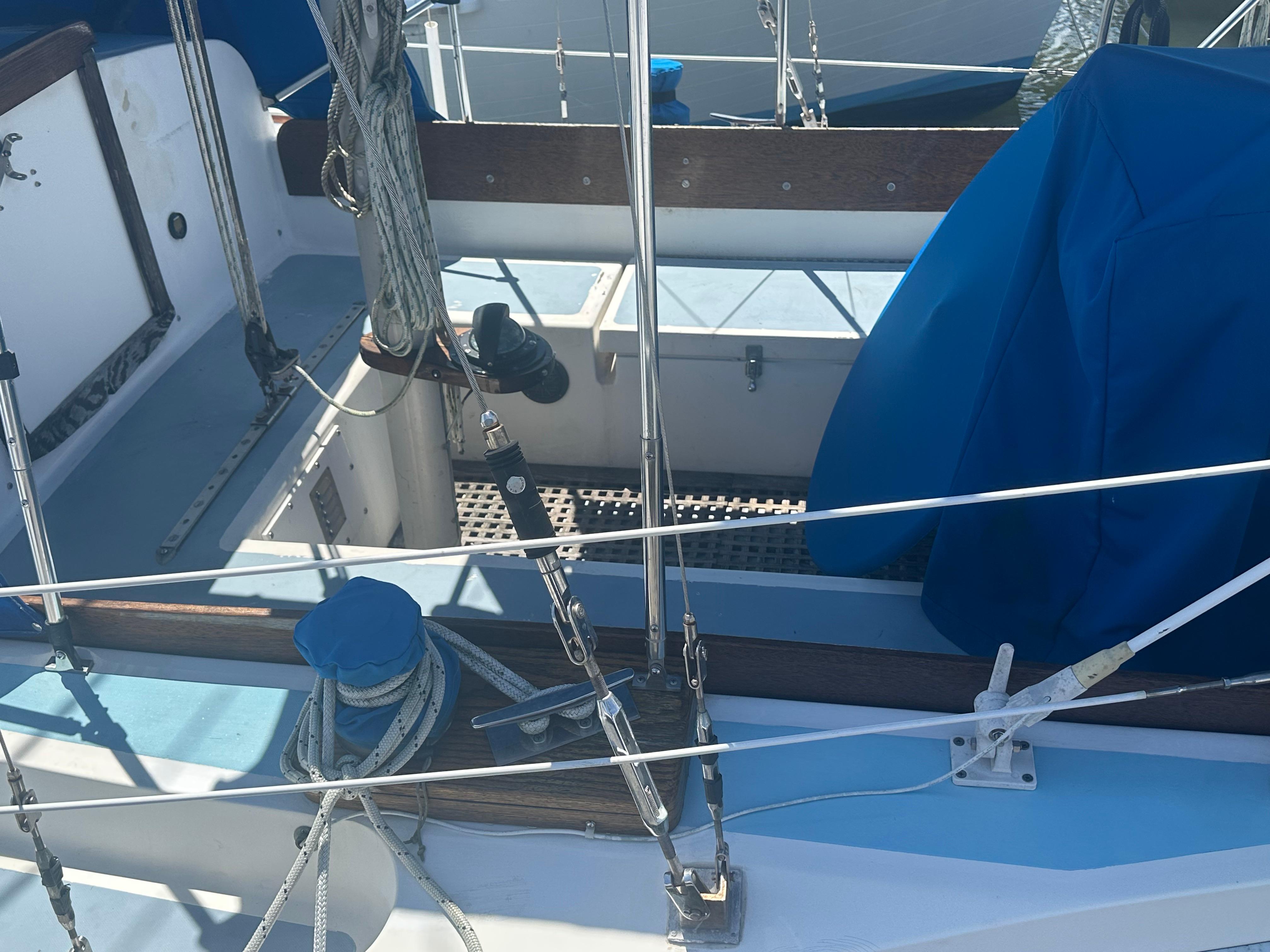 Used Allied Princess 1974 for sale in Merritt Island, Florida - Boatzon.com