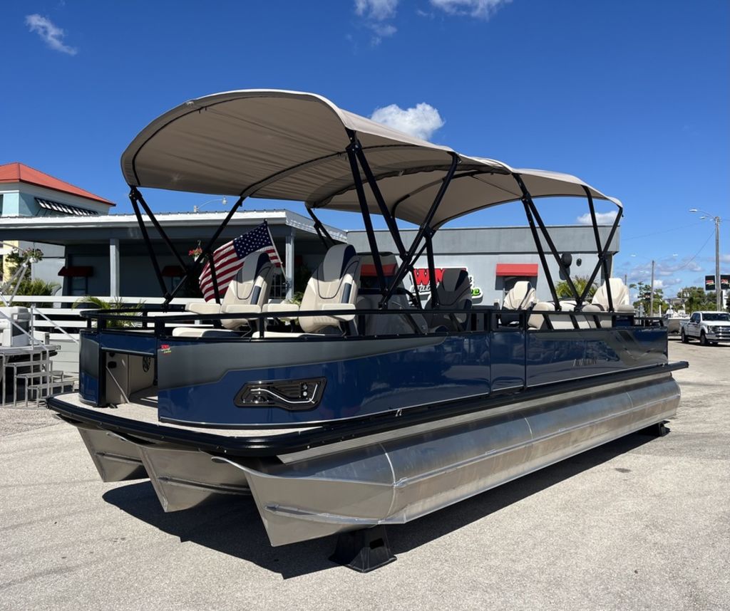 New Avalon 2585 Venture 85 Center Console Fish Tri Toon High ...