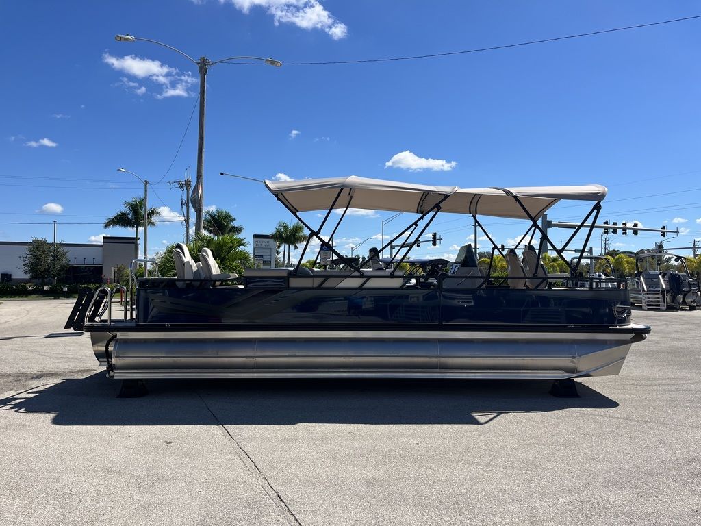 New Avalon 2585 Venture 85 Center Console Fish Tri Toon High ...