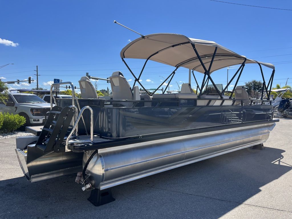 New Avalon 2585 Venture 85 Center Console Fish Tri Toon High ...