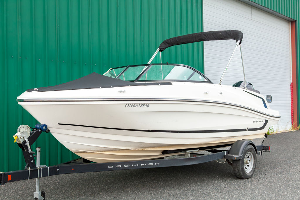 Used Bayliner VR5 Bowrider OB 2019 for sale in Kenora, Ontario ...