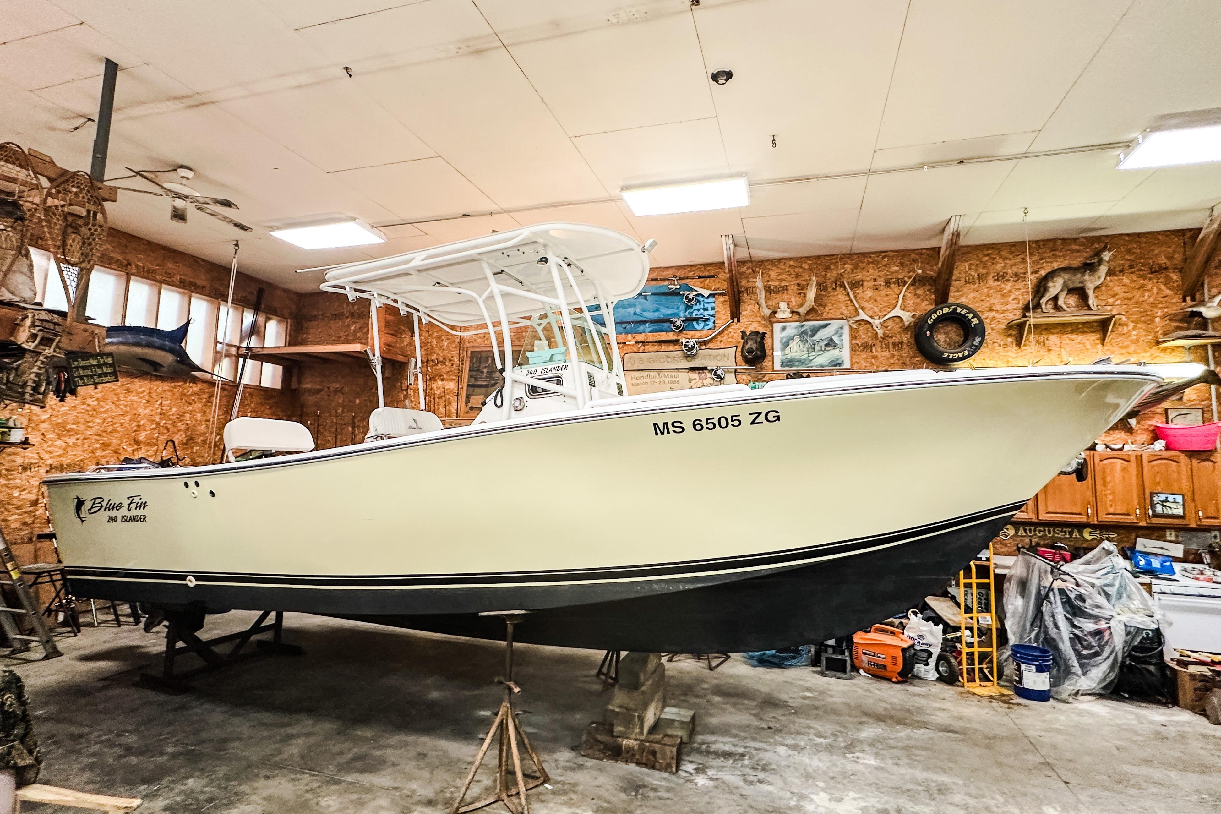 Used Blue Fin 240 Islander 2009 for sale in Bourne, Massachusetts ...