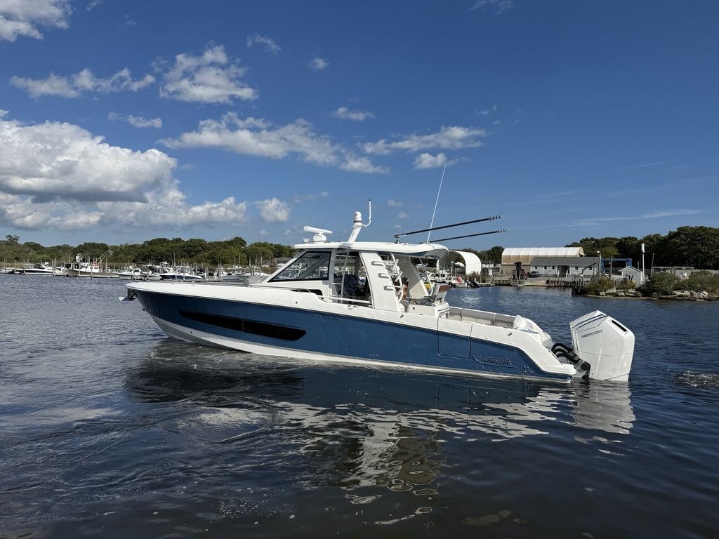 Used Boston Whaler 420 Outrage 2024 for sale in Hampton Bays, New York - Boatzon.com