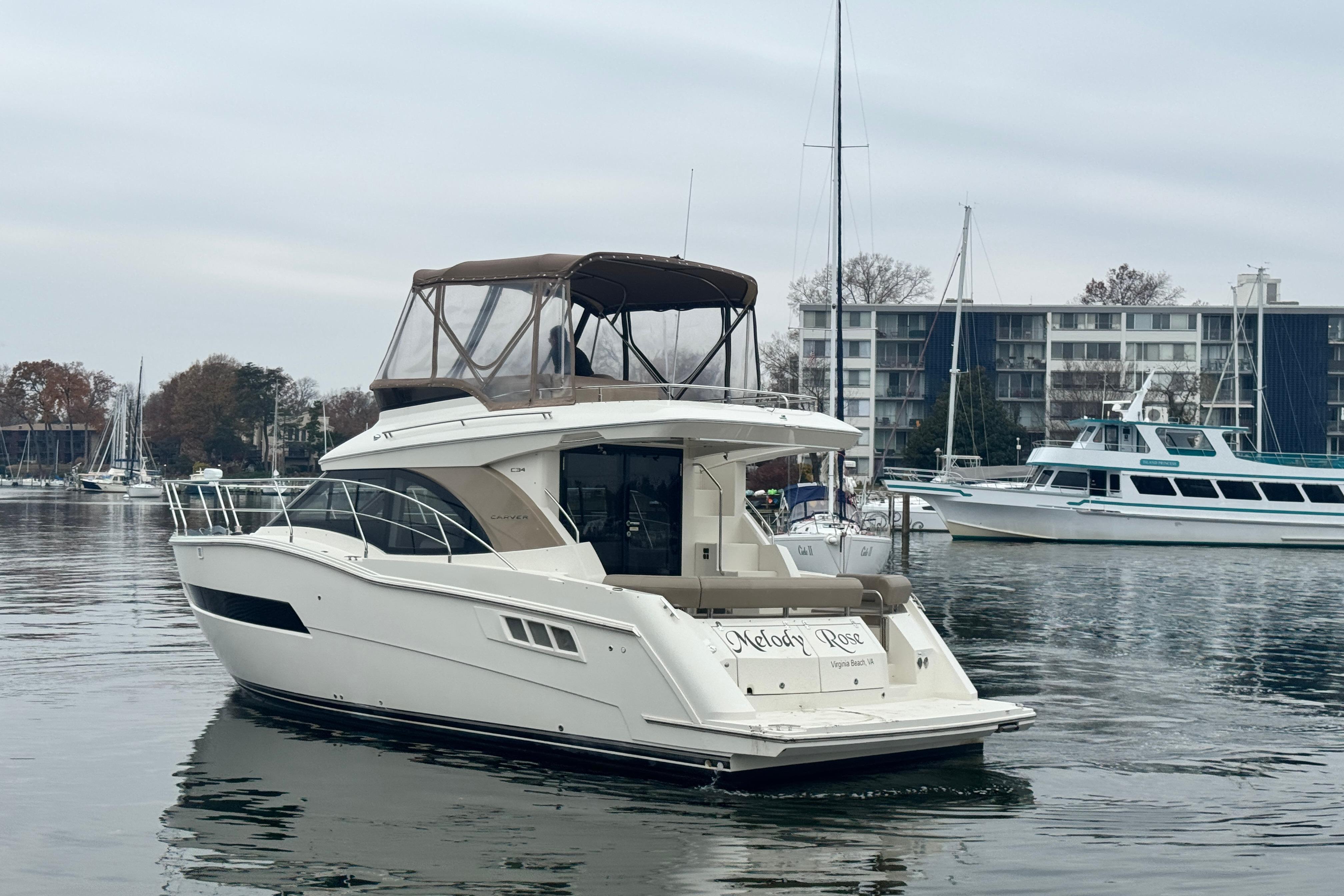 Used Carver 34 Command Bridge 2016 for sale in Annapolis, Maryland ...