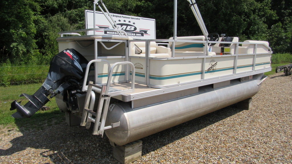 Used Crest 18 Cruise 2004 for sale in Quincy, Michigan - Boatzon.com