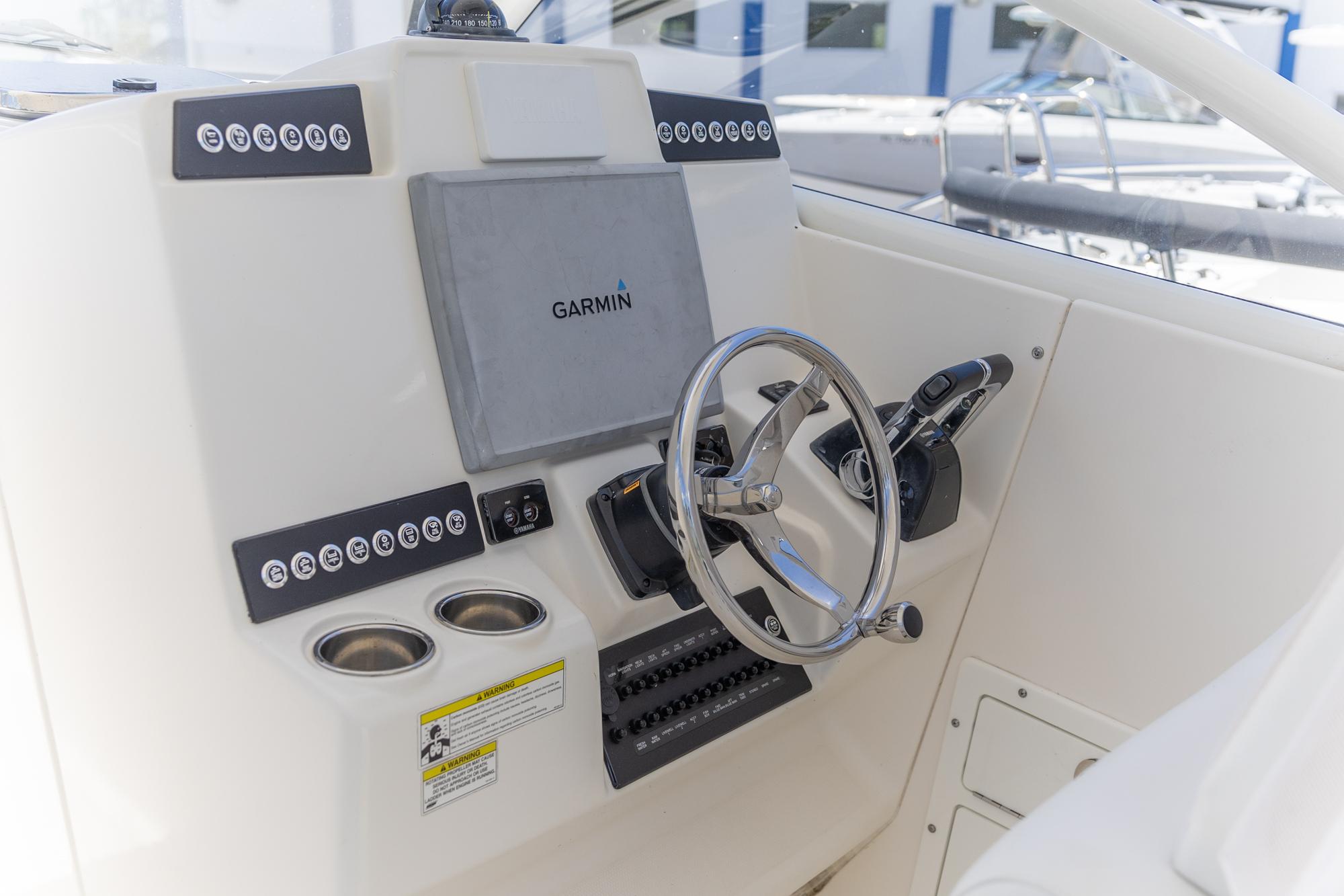 Used Edgewater 280 CX 2015 for sale in Fort Myers, Florida - Boatzon.com