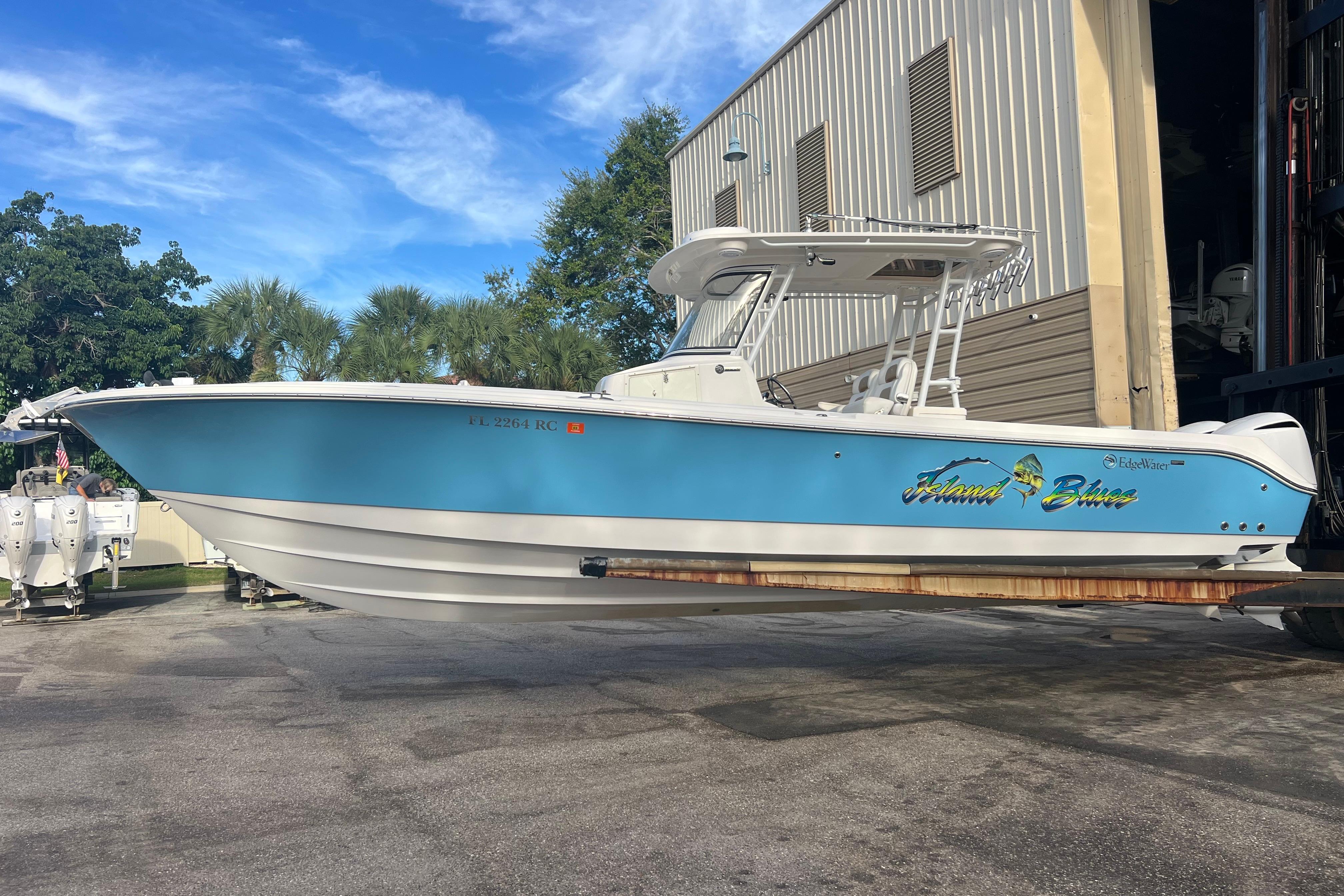 Used Edgewater 320CC 2015 for sale in Sarasota, Florida - Boatzon.com