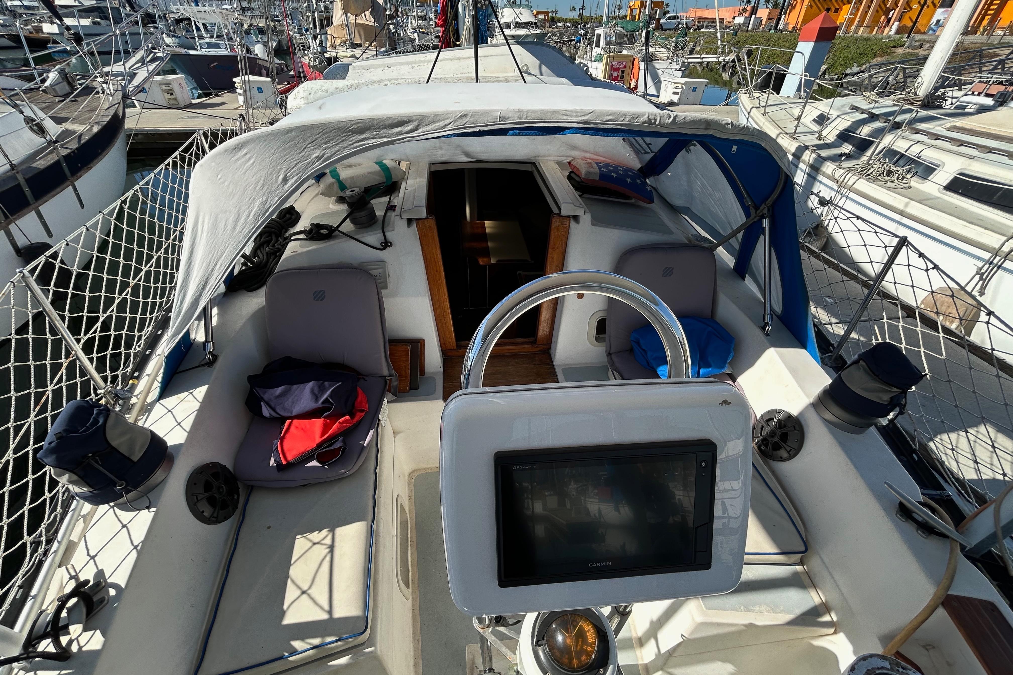 Used Hunter 37 Cherubini Cutter 1984 for sale in San Diego, California ...