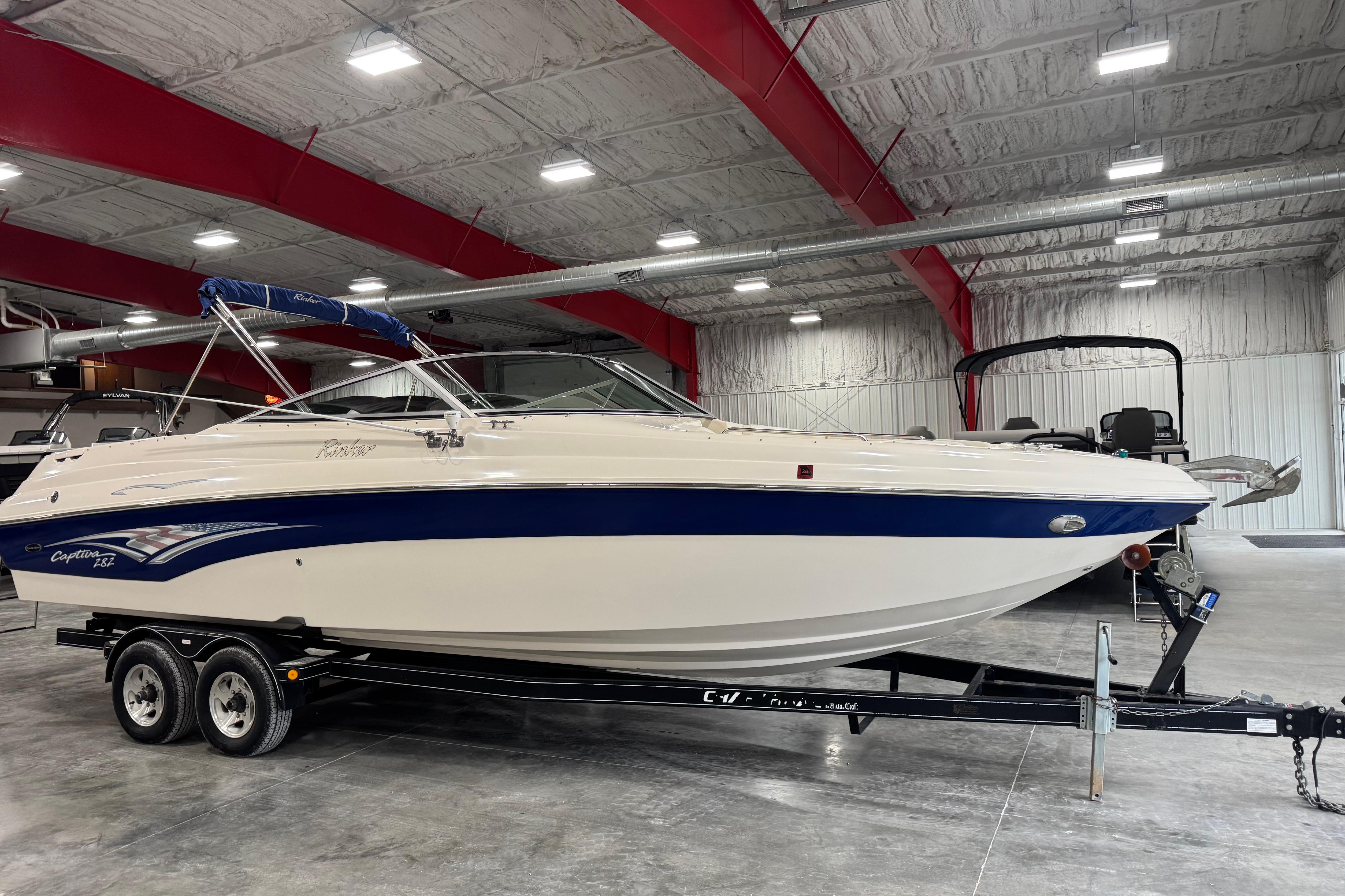 Used Rinker 282 Captiva Bowrider 2004 for sale in Sunrise Beach ...