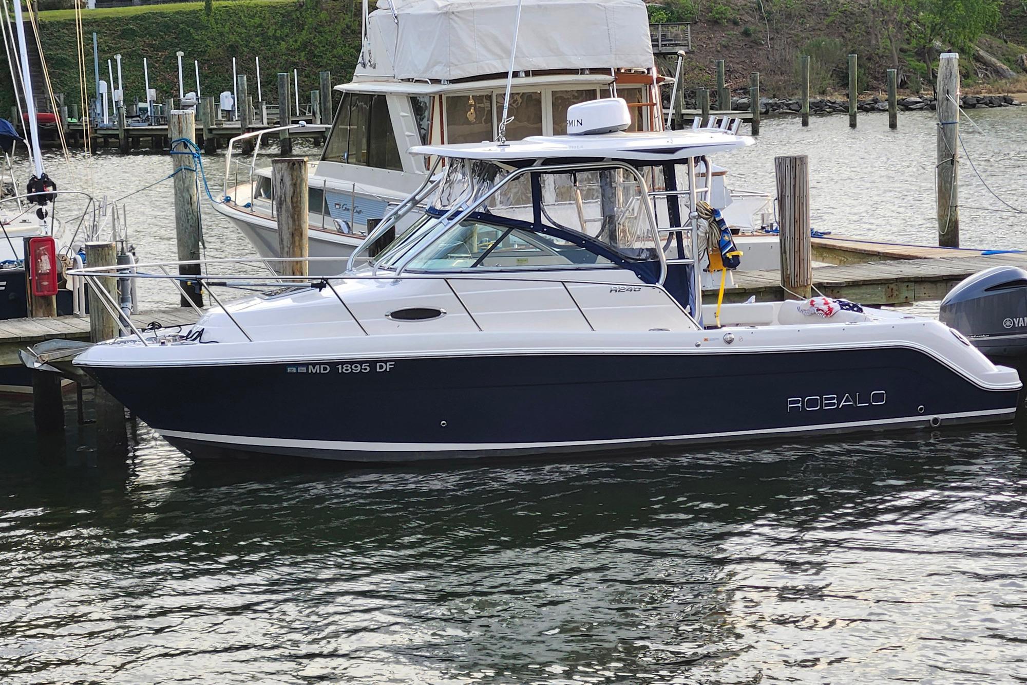 Used Robalo R245 Walkaround 2015 for sale in Baltimore, Maryland ...