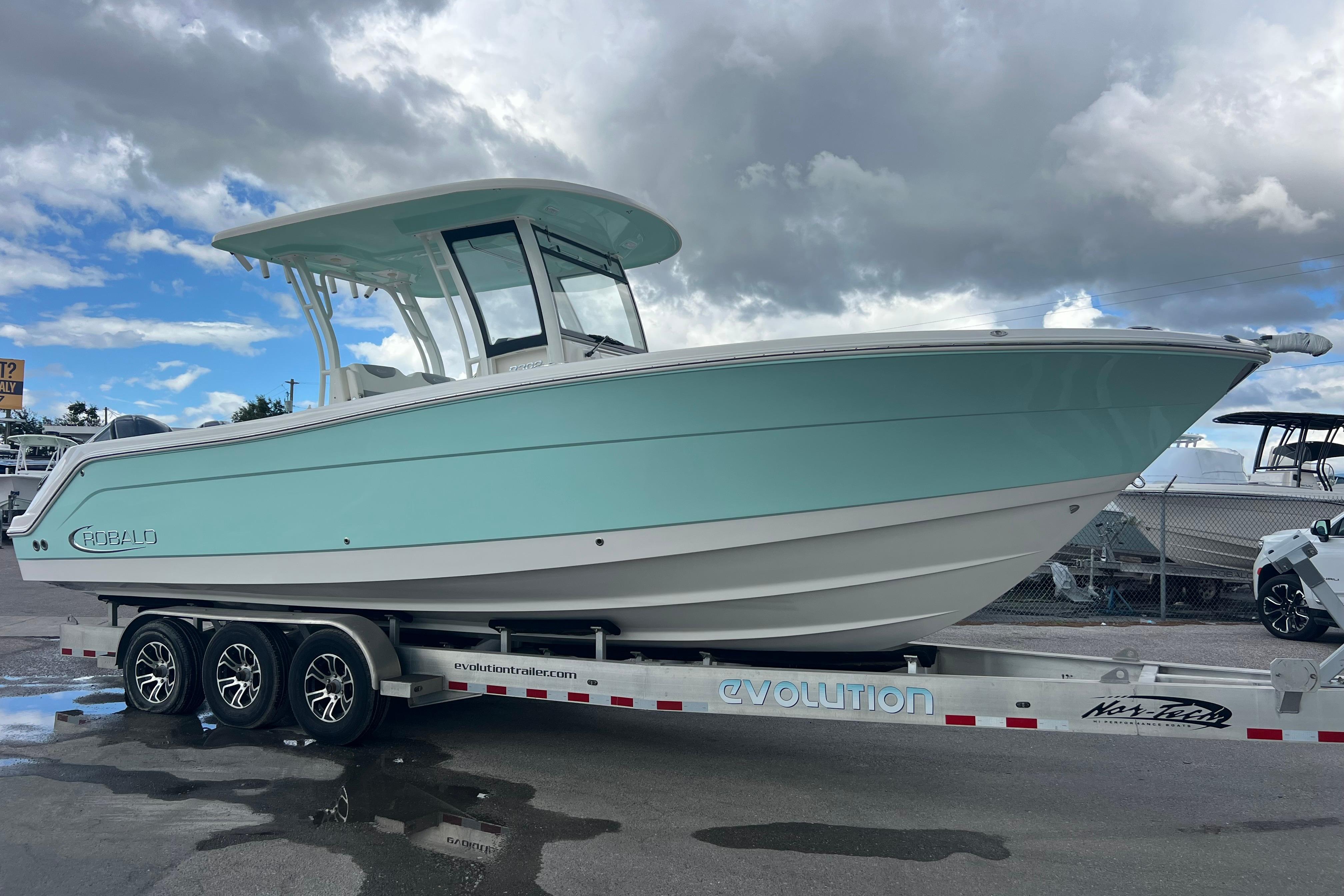 Used Robalo R302 Center Console 2020 for sale in Sarasota, Florida ...