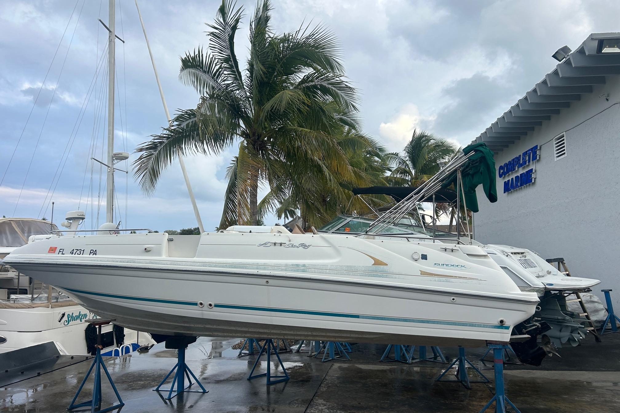 Used Sea Ray 240 Sundeck 1996 for sale in Pompano Beach, Florida ...