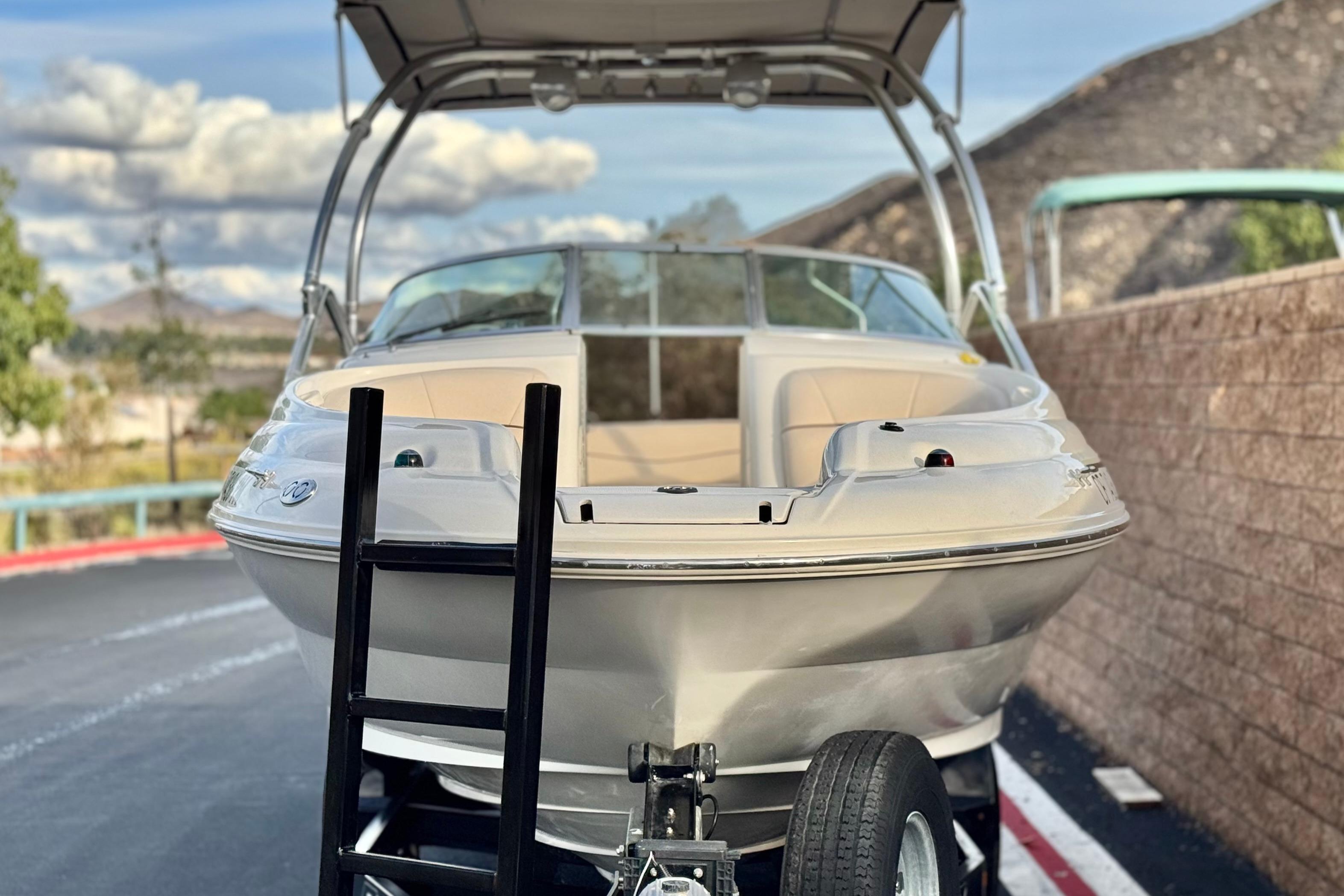 Used Sea Ray 240 Sundeck 2001 for sale in Lake Elsinore, California ...