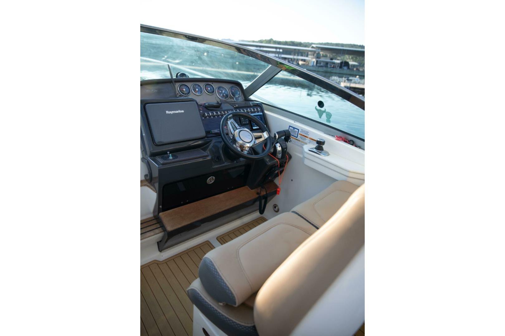 Used Sea Ray 350 Sundancer 2016 for sale in Sarasota, Florida - Boatzon.com