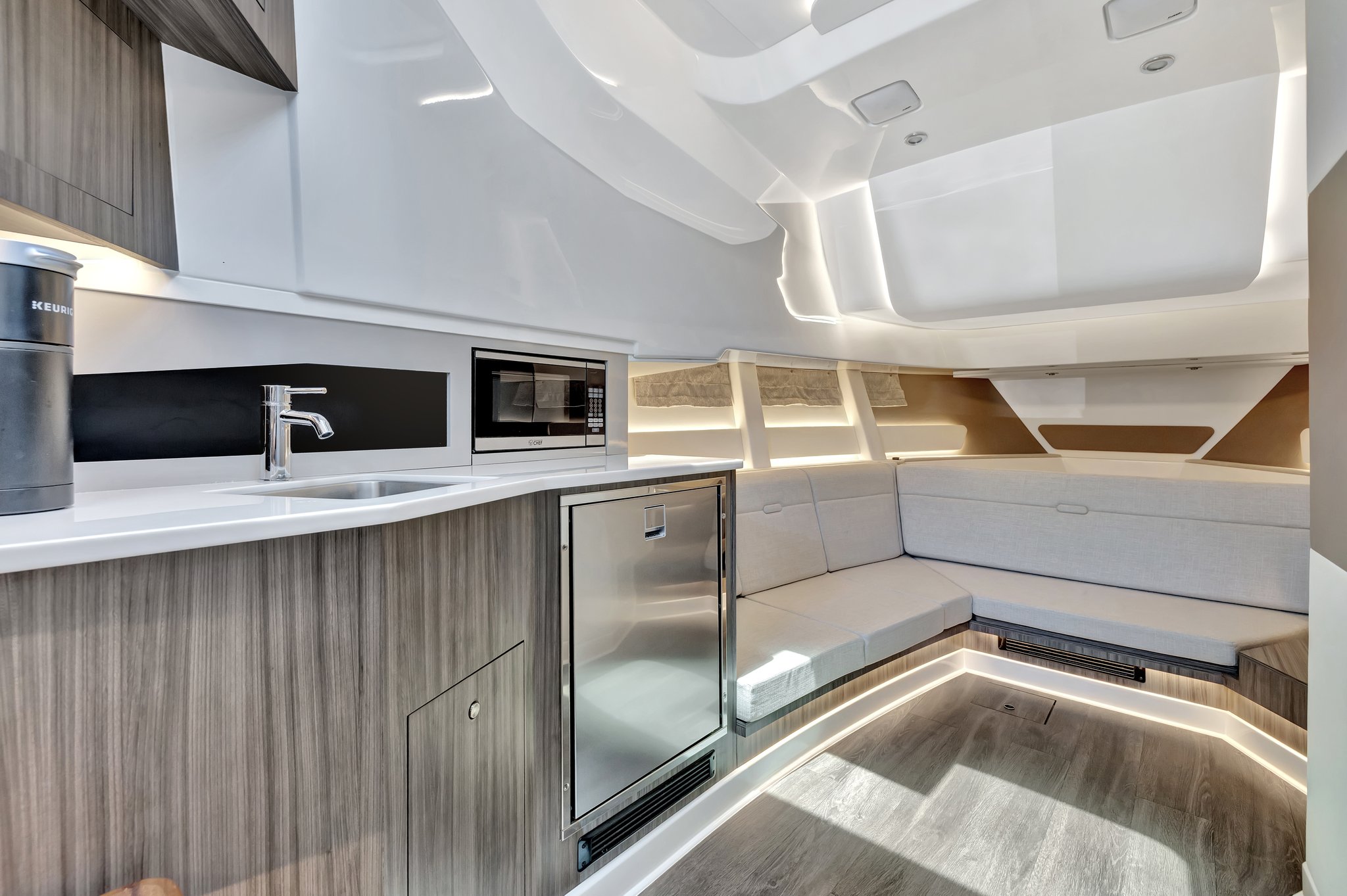 Used Sea Ray 370 SUNDANCER OUTBOARD 2024 for sale in Stuart, Florida ...