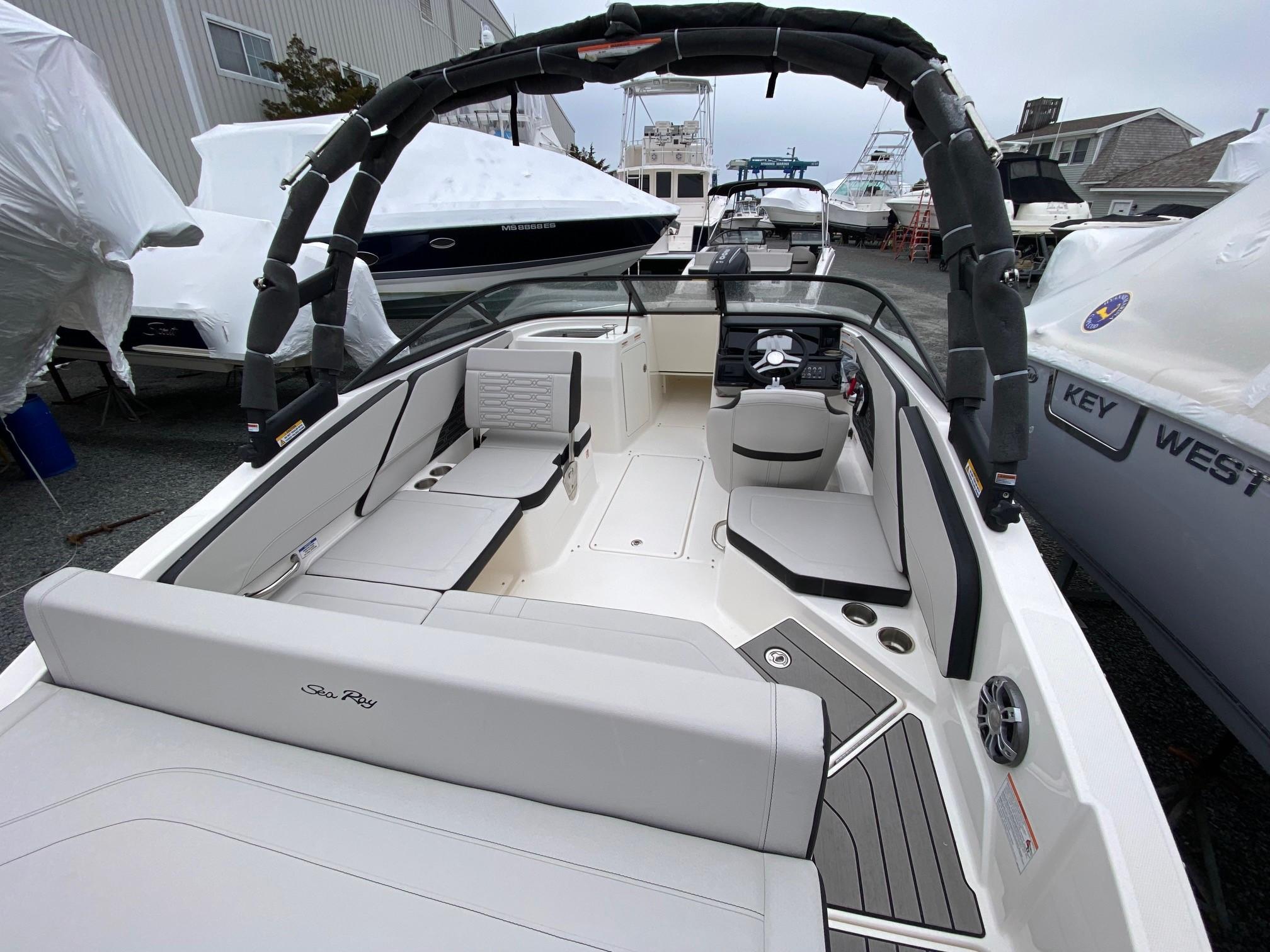 New Sea Ray SPX 210 Outboard 2025 for sale in Barnstable, Massachusetts - Boatzon.com