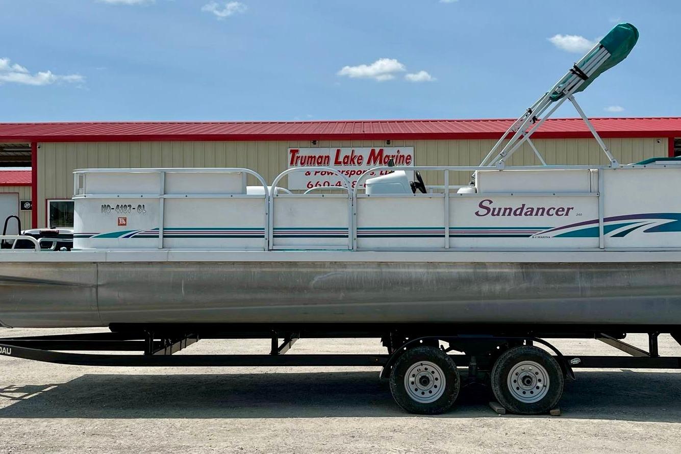 Used Sundancer Pontoons 240 1998 for sale in Warsaw, Missouri - Boatzon.com
