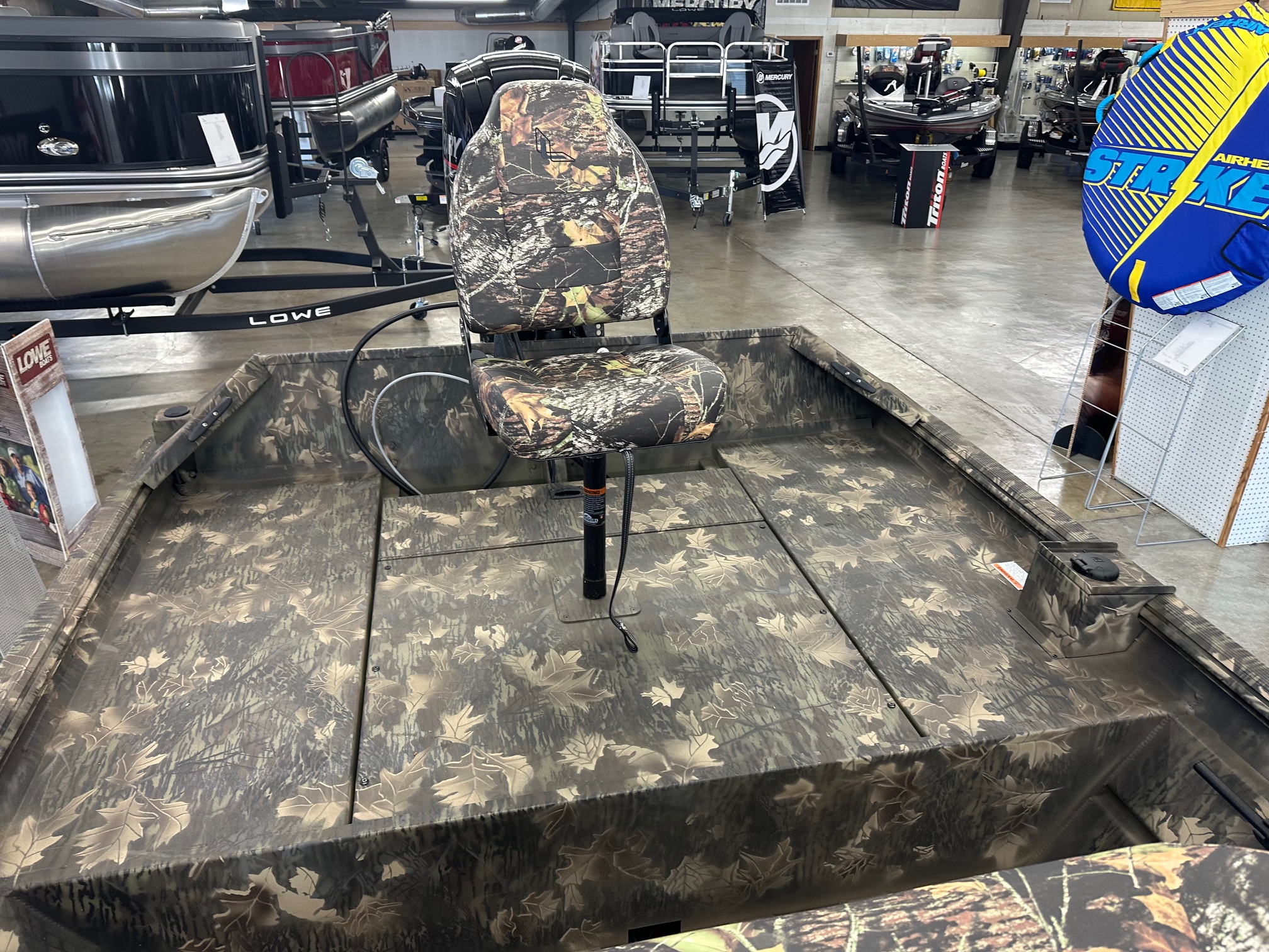New 2025 Lowe Roughneck Center Console RX1760 Pathfinder Heavy Duty for ...
