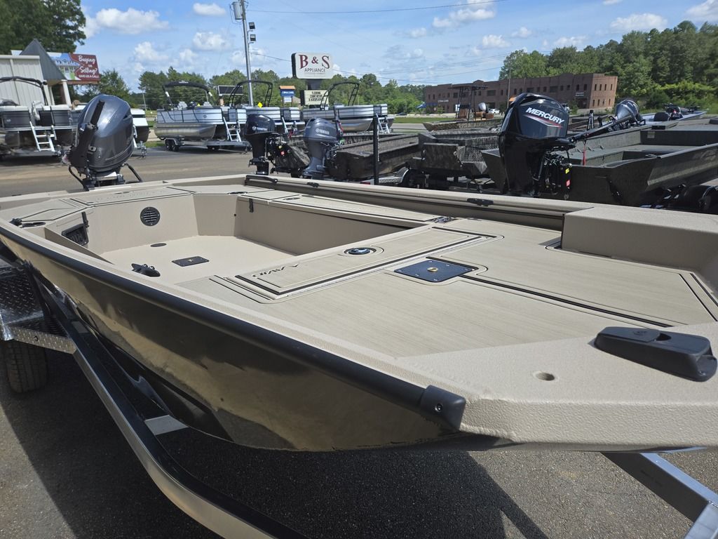 New Avid 16 Commander 2025 for sale in Hattiesburg, Mississippi ...