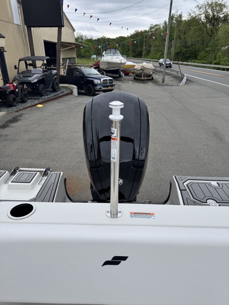 New Starcraft Marine SVX 171 OB w115hp Deck Boat Motor and Trailer 2025 ...