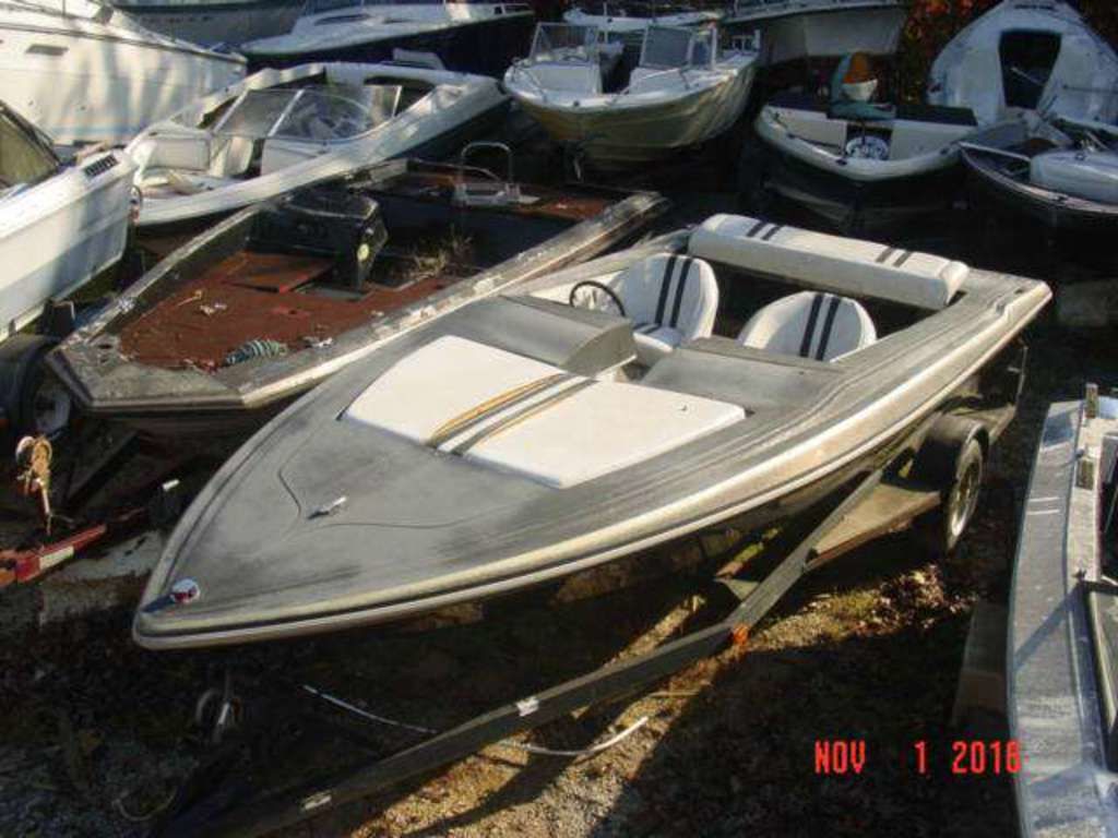 Used Checkmate Eluder 19 Performance outboard hull 1985 for sale in ...