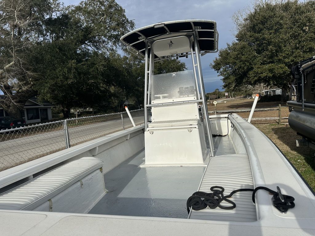 Used Riddick Bay Runner 2290 2004 for sale in Sneads Ferry, North ...