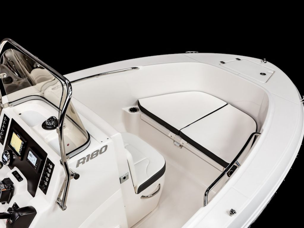 New Robalo R180 2024 for sale in Harrison Township, Michigan - Boatzon.com