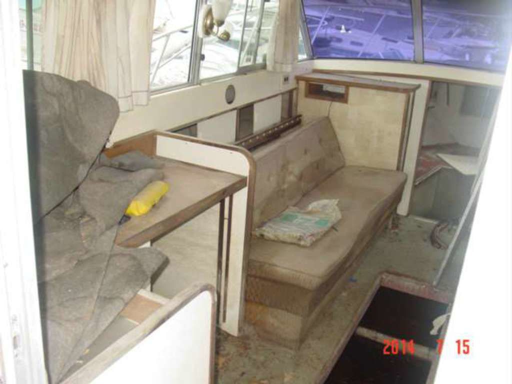 Used Silverton Sedan 28 Flybridge Sedan Chrysler 318 twins 1974 for ...