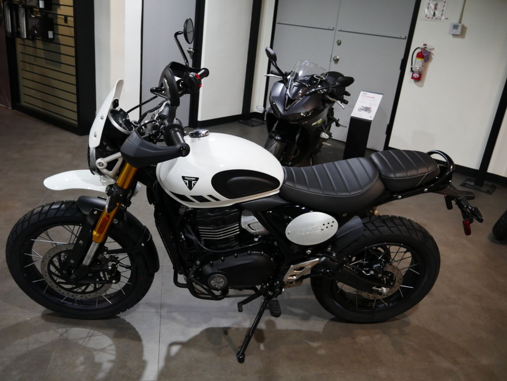 New Triumph Scrambler 400 XC Vanilla White 2026 for sale in Miami ...